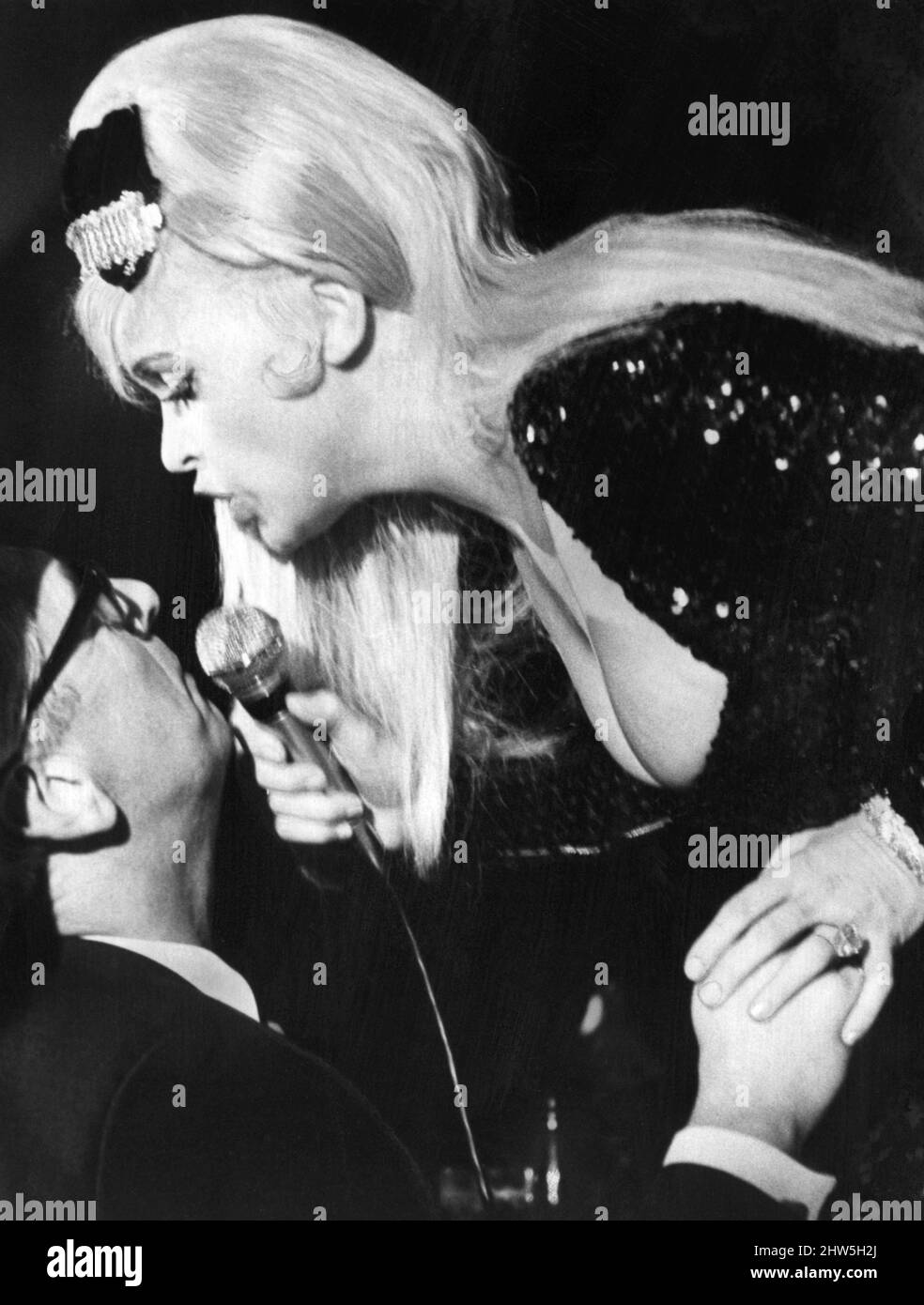 Jayne Mansfield 1967 Fotos Und Bildmaterial In Hoher Auflösung Alamy