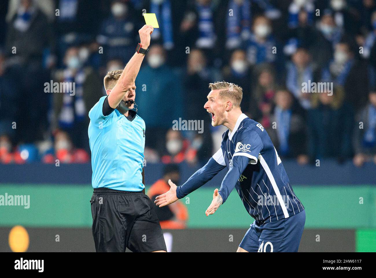Sebastian POLTER (BO) brüllt am 2.. März 2022 in Bochum bei Schiedsrichter Robert SCHROEDER ...