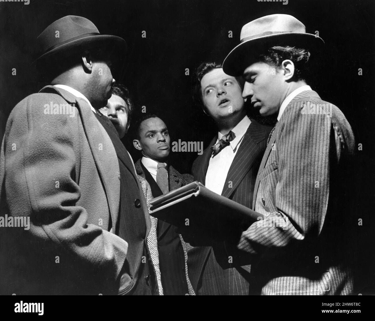 ORSON WELLES zeigte im März 1941 die Regie für die Broadway-Show DER ...