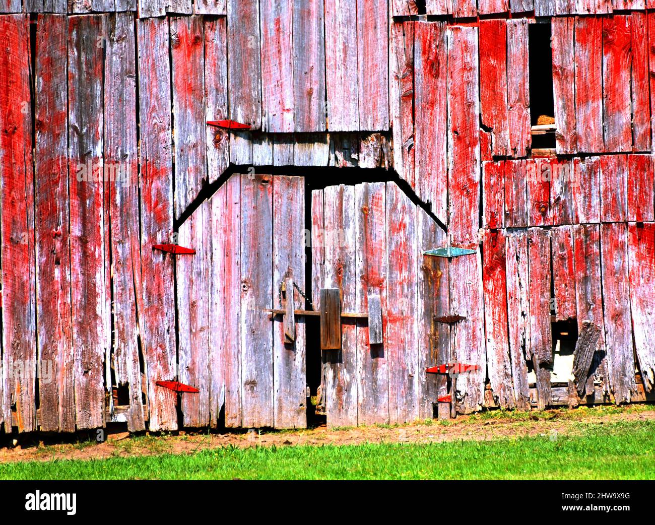 Hintergrundbild der Scheune Front. Das Gebäude ist rot, aus Holz ...