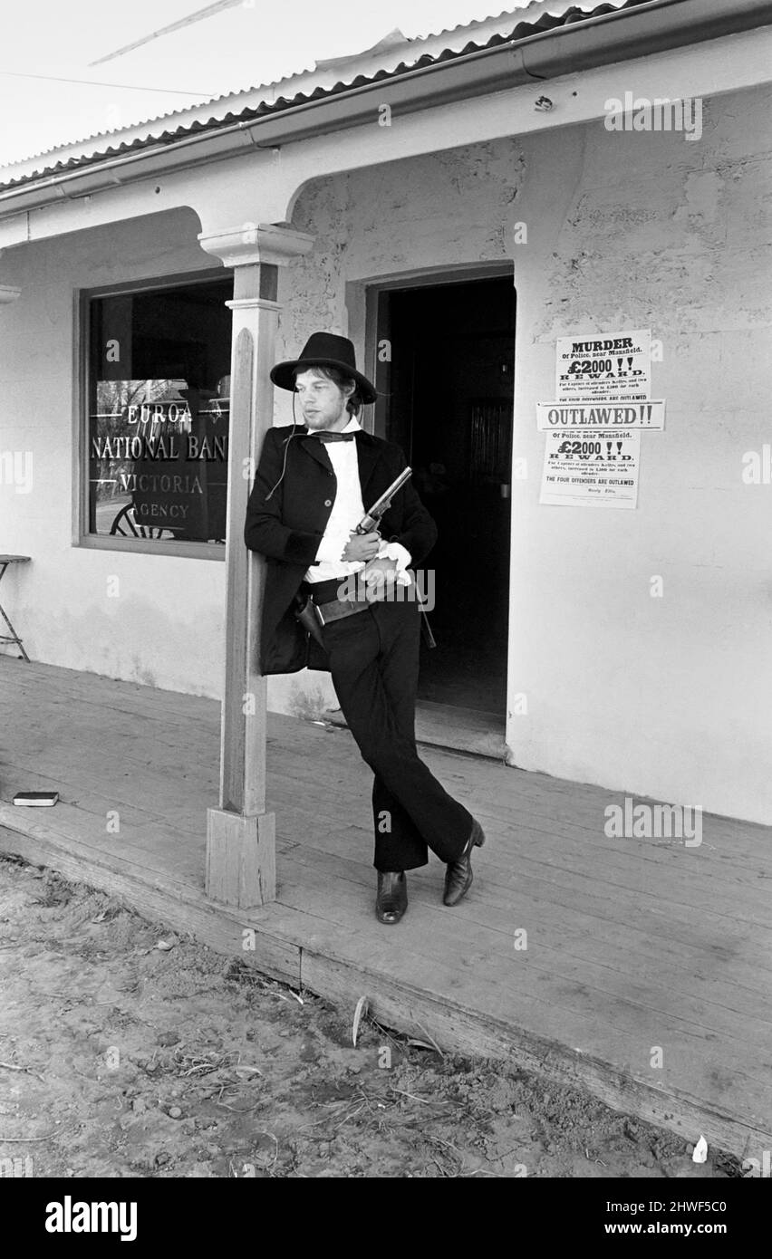 Rolling Stones: Dreharbeiten zu Ned Kelly in Australien. Mick Jagger ... Rolling Stones: Dreharbeiten zu Ned Kelly in Australien. Mick Jagger ...