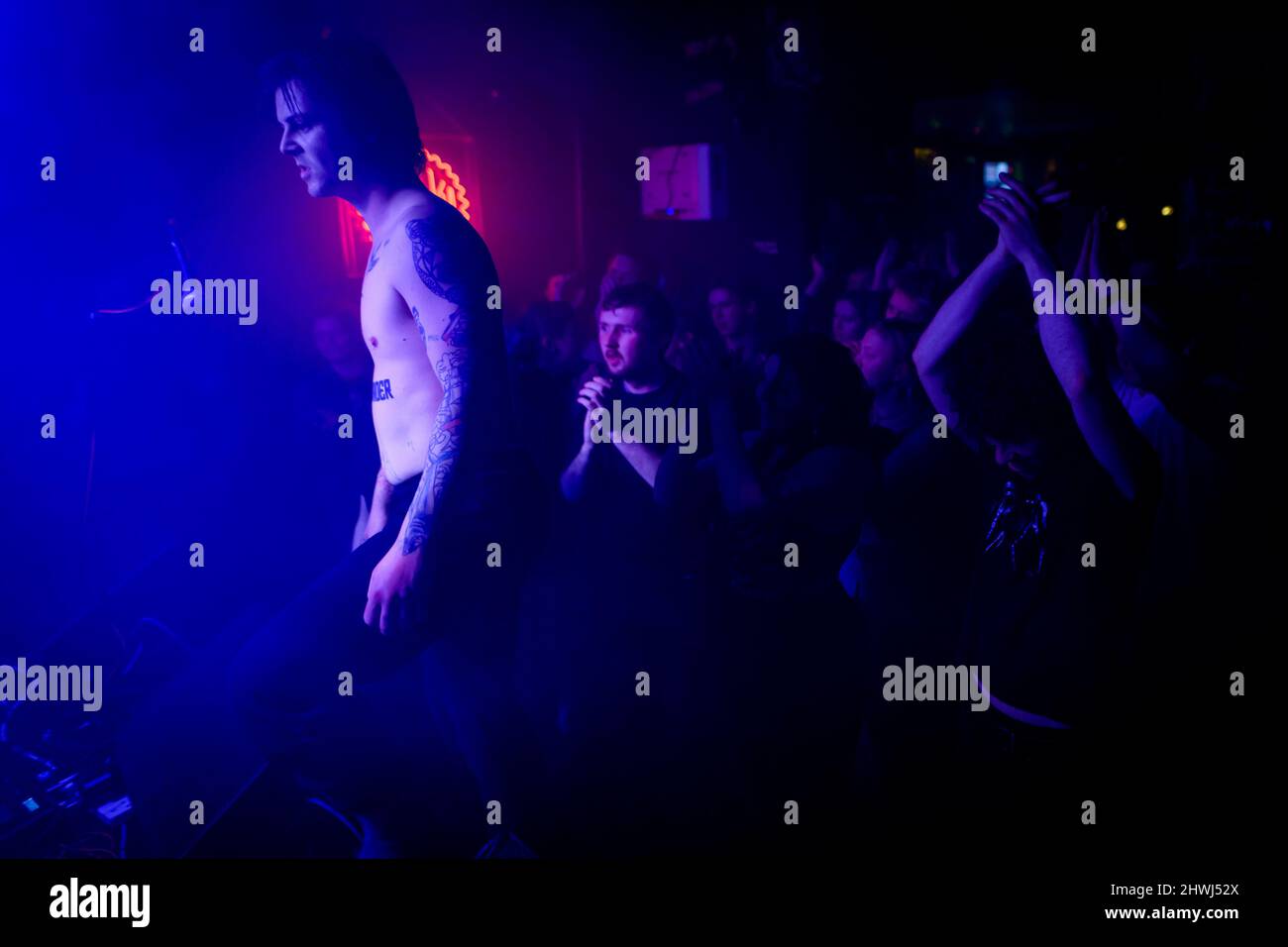 Enola gay die band -Fotos und -Bildmaterial in hoher Auflösung – Alamy