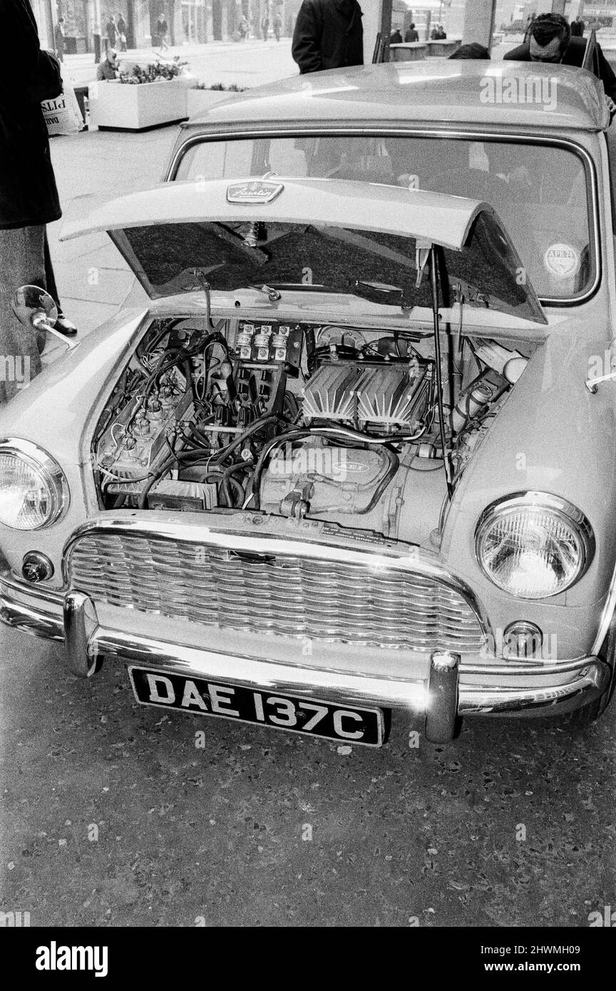 Das Bild zeigt den elektrischen Motor des neuen Electric Mini von ...