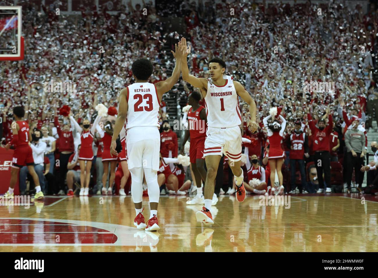 6. März 20, 2022: Wisconsin Dachs Wächter Johnny Davis (1) entzieht den ...