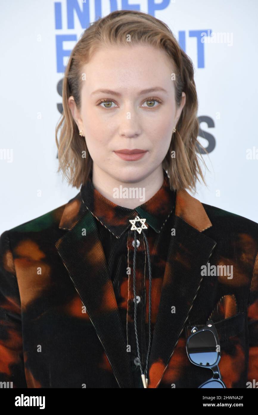 Hannah Einbinder kommt bei den Film Independent Spirit Awards 2022 an ...