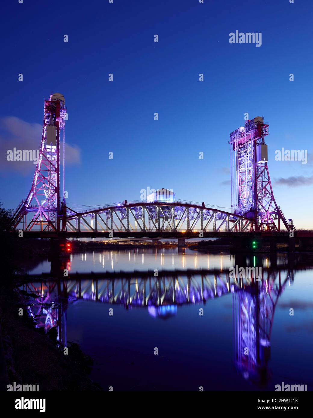 Tees newport bridge bei nacht -Fotos und -Bildmaterial in hoher ...