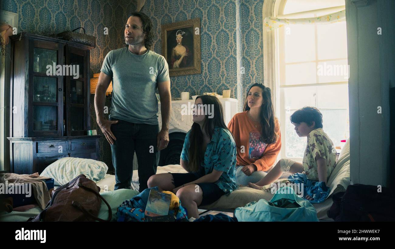VON links: Eion Bailey, Hannah Cheramy, Catalina Sandino Moreno, Simon ...