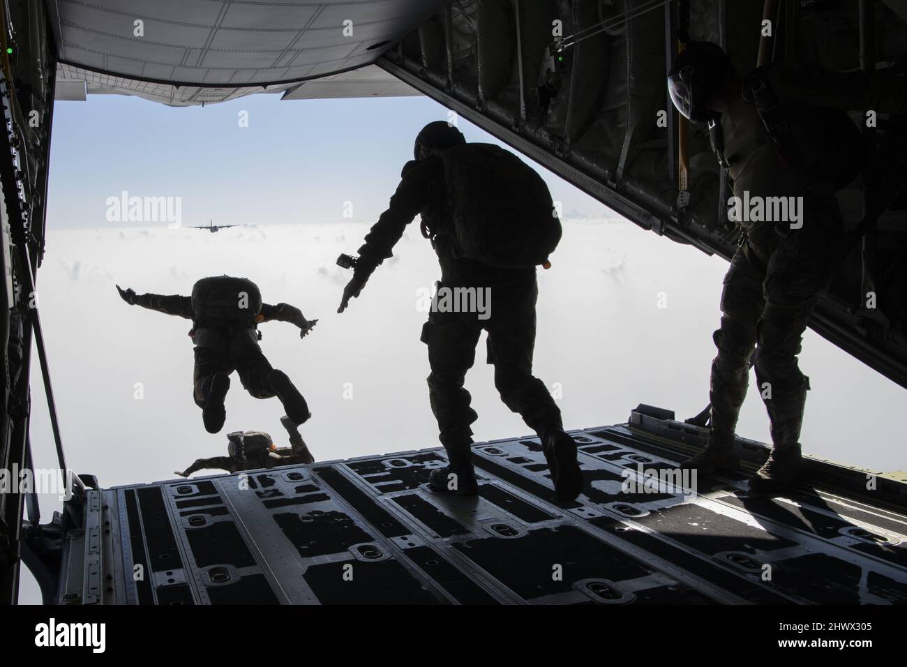 US Air Force Tech Sgt. Seth Sarret, 36. Expeditionary Airlift Squadron ...