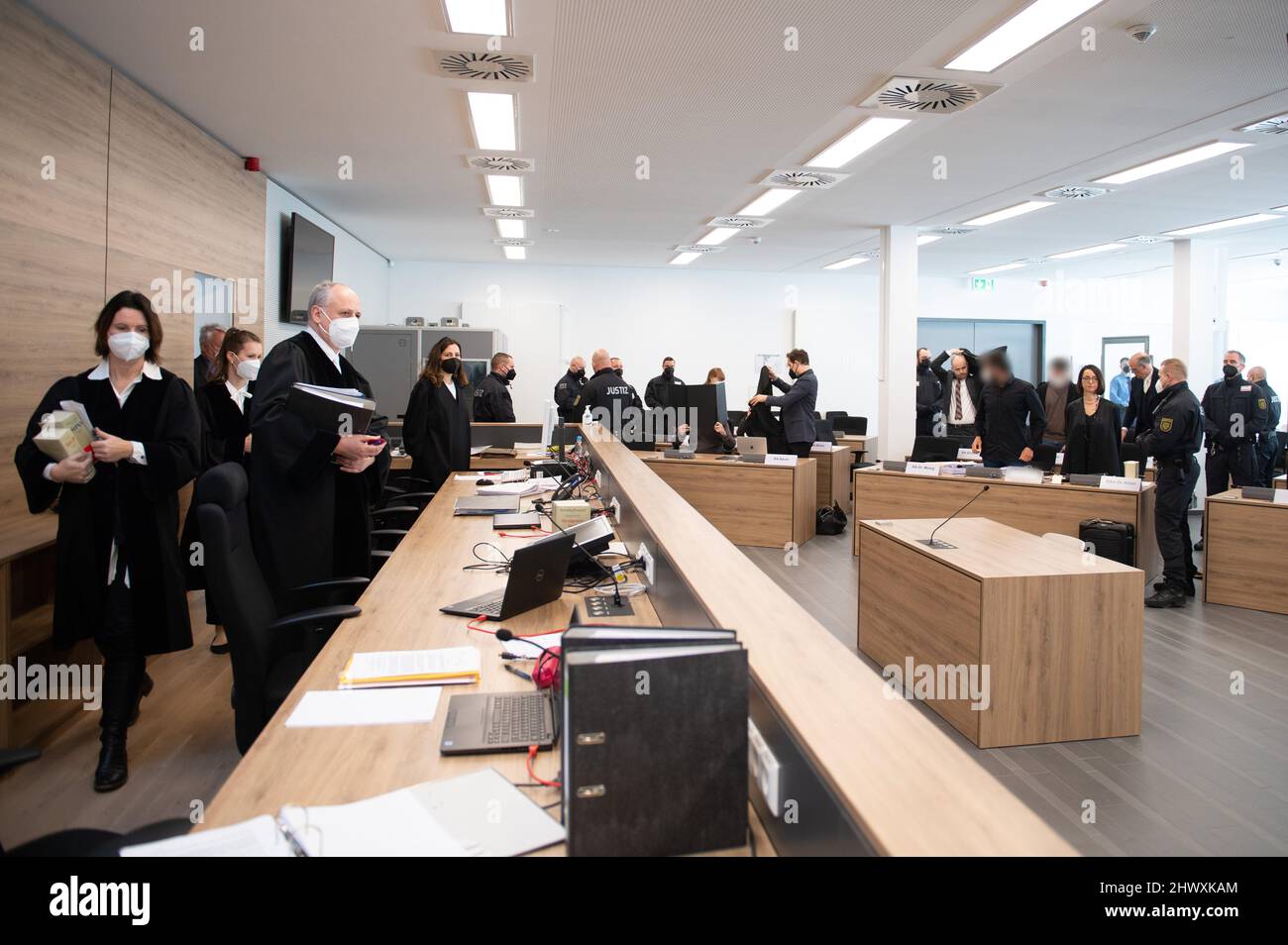 Dresden, Deutschland. 08. März 2022. Andreas Ziegel (2. v.l ...