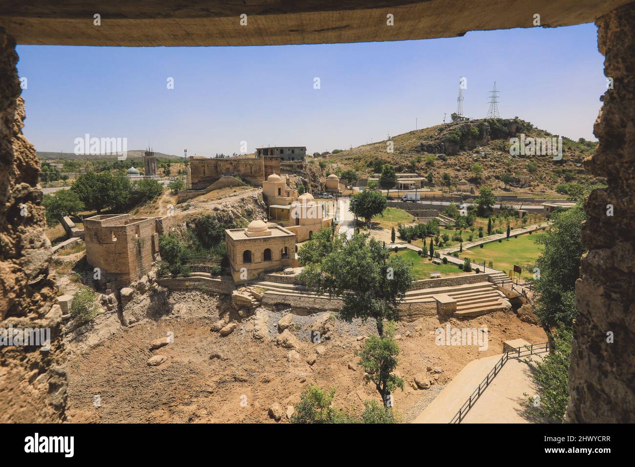 Panoramablick auf die Ruinen der Shri-Katas-Raj-Tempel, auch bekannt ...