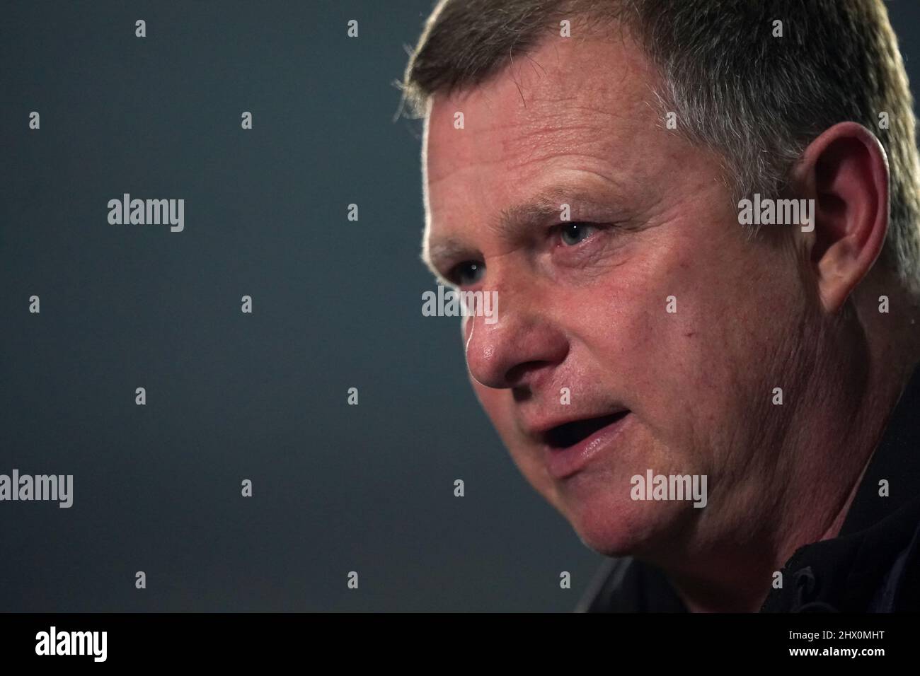 Coventry City Manager Mark Robins, interviewt von den Medien nach dem ...