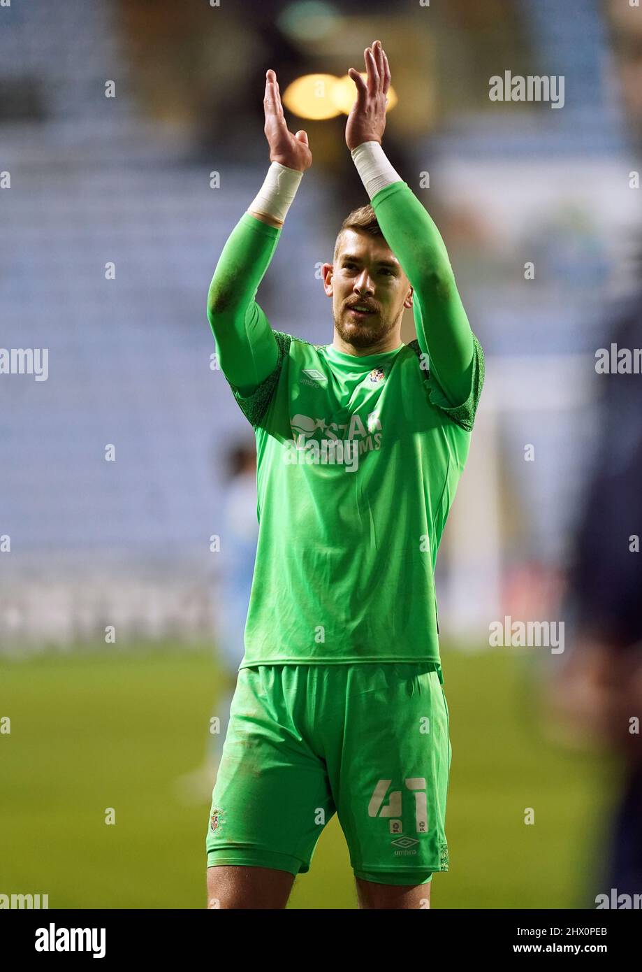 Alex Palmer, Torwart von Luton Town, nach dem Spiel der Sky Bet ...