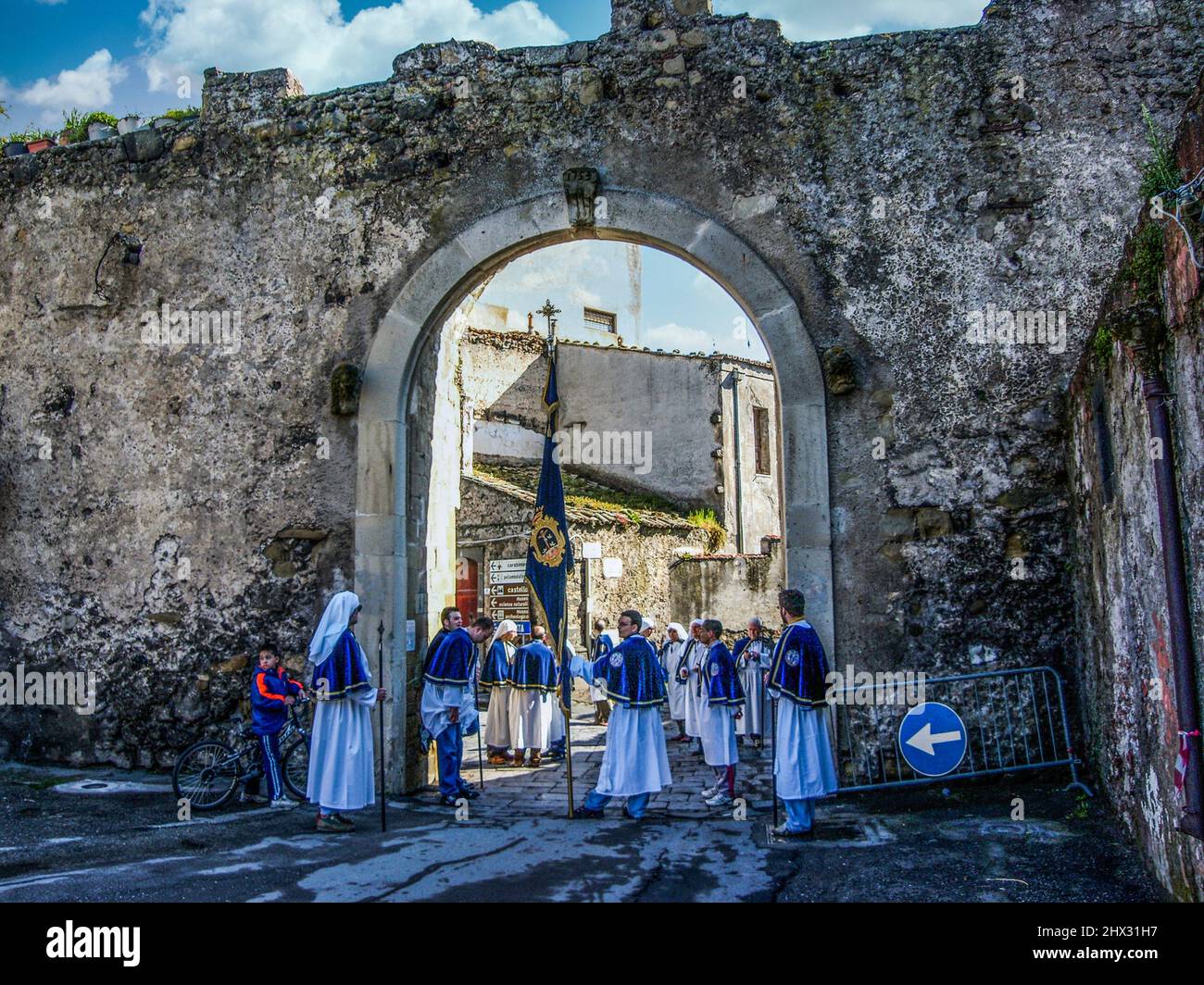 Prozession tor -Fotos und -Bildmaterial in hoher Auflösung – Alamy