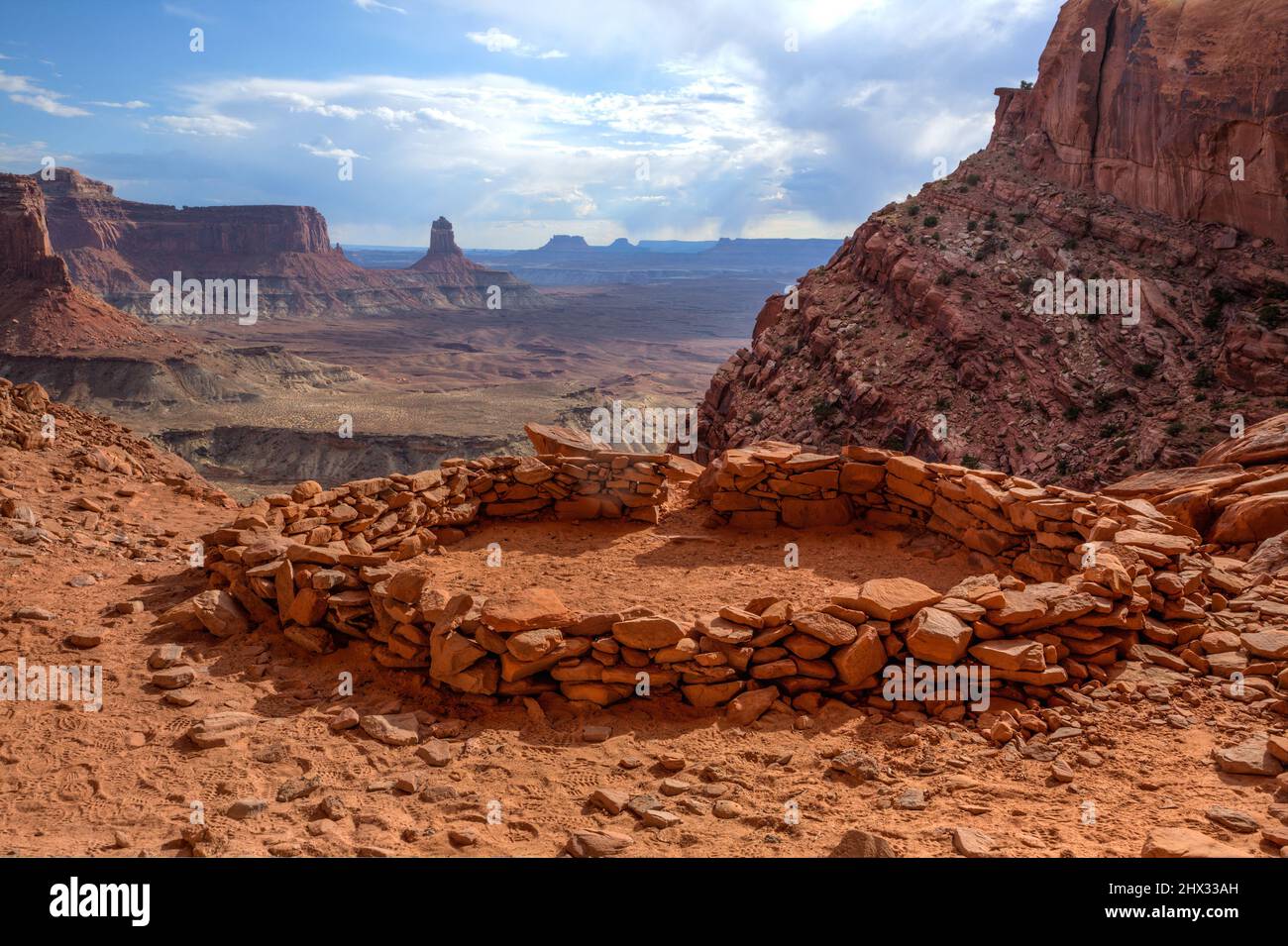 Die False Kiva Ruine in einer Nische im Canyonlands National Park in ...