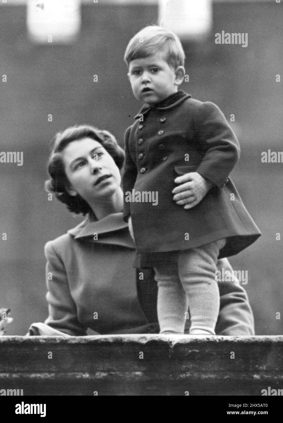 Die Prinzessin beobachtet, wie Königin Juliana die Stadt besucht - der ...