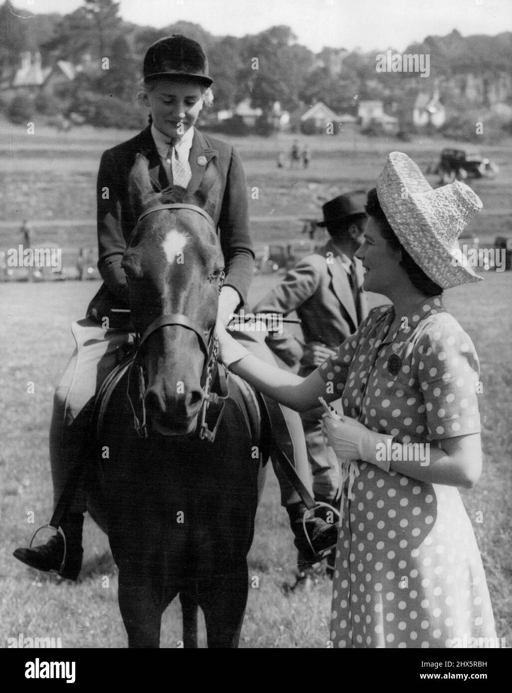 Mary Churchill richtet bei der Hastings Horse Show -- Miss Mary ...