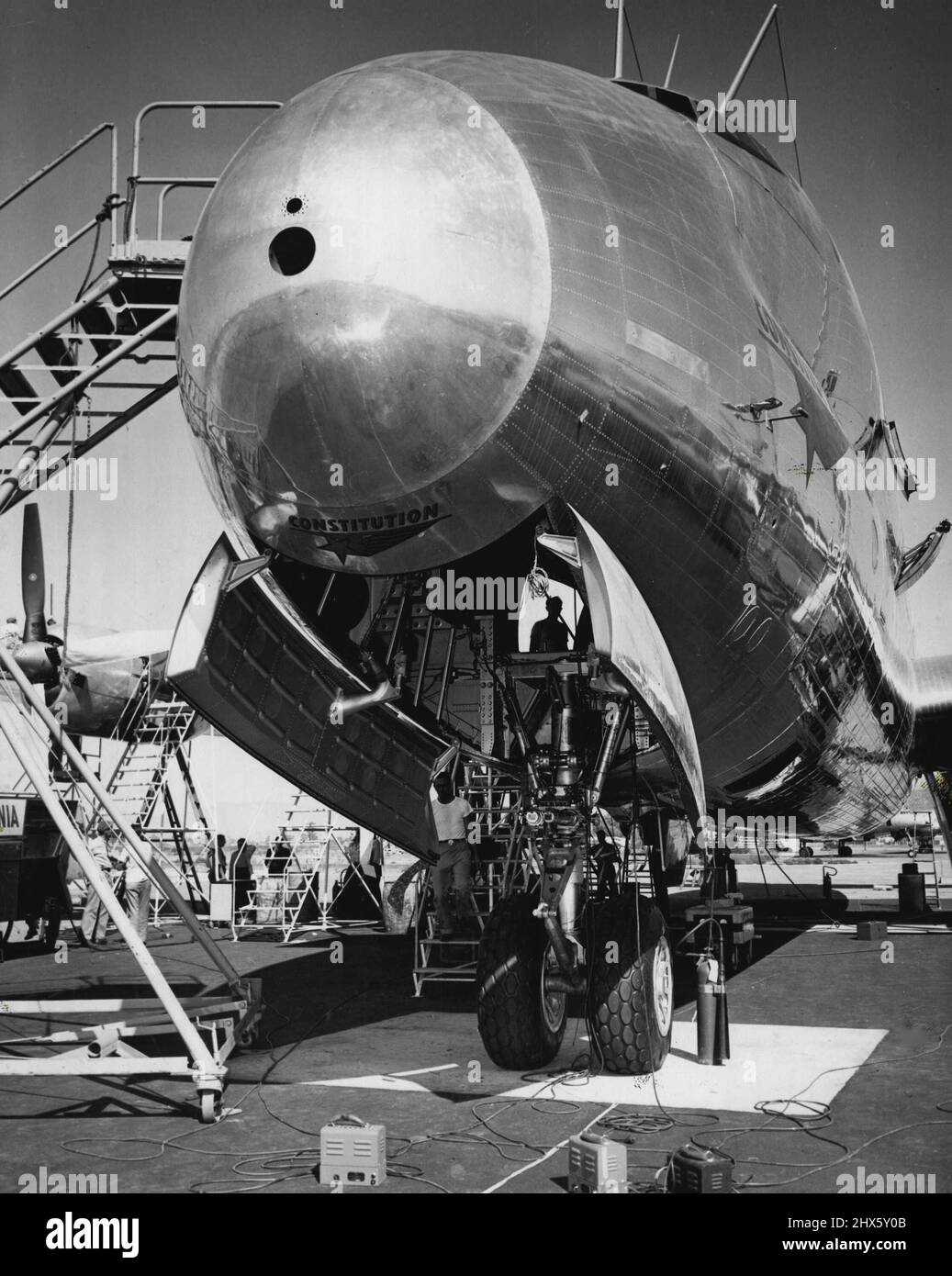 Nasenfahrwerk der Lockheed Constitution der Marine, dem größten ...