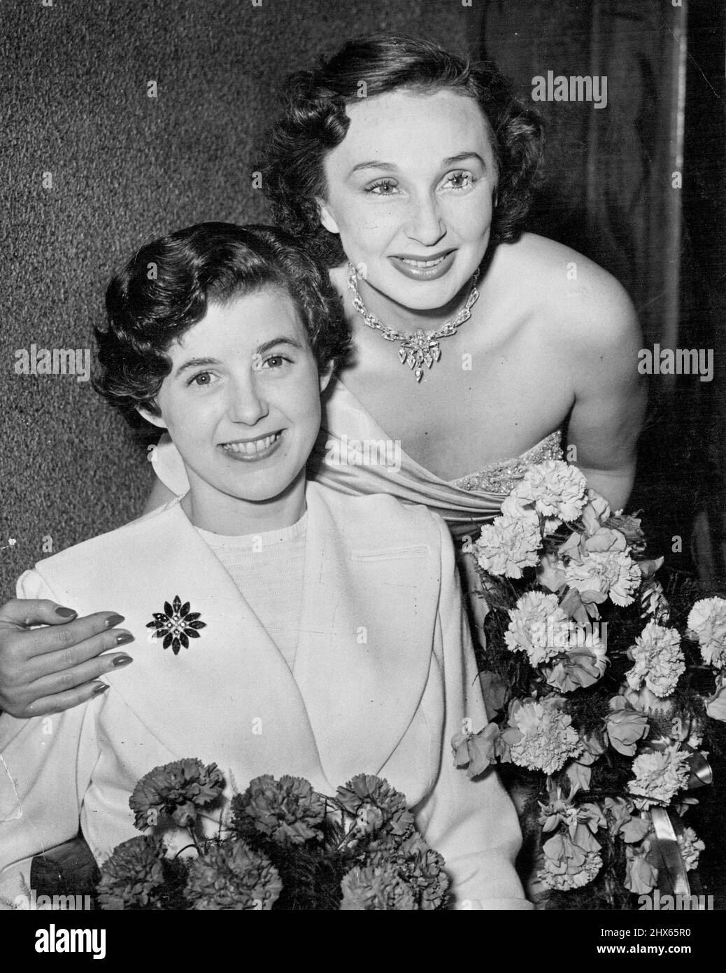 Ein charmantes Bild von Judy Breen mit Googie Withers (einer der ...
