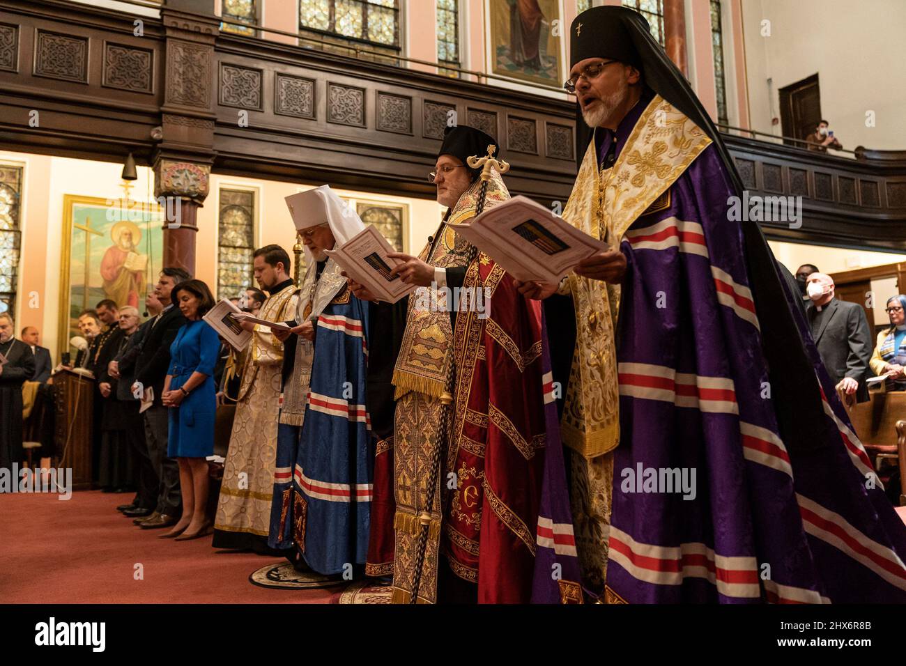 Metropolit Antony (blaue Robe), Erzbischof von Amerika Elpidophoros ...