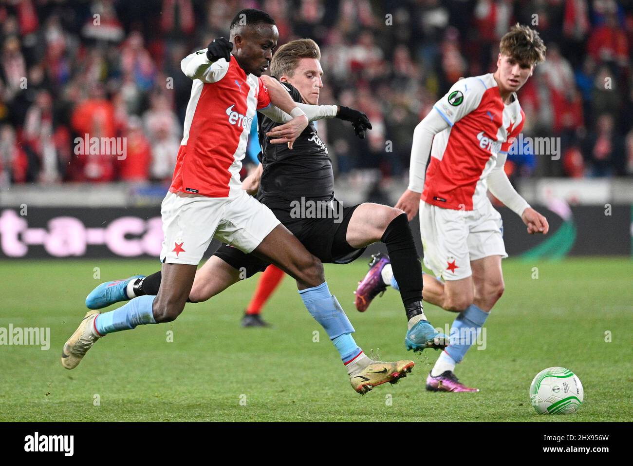 Prag, Tschechische Republik. 10. März 2022. Von links Yira Sor von ...