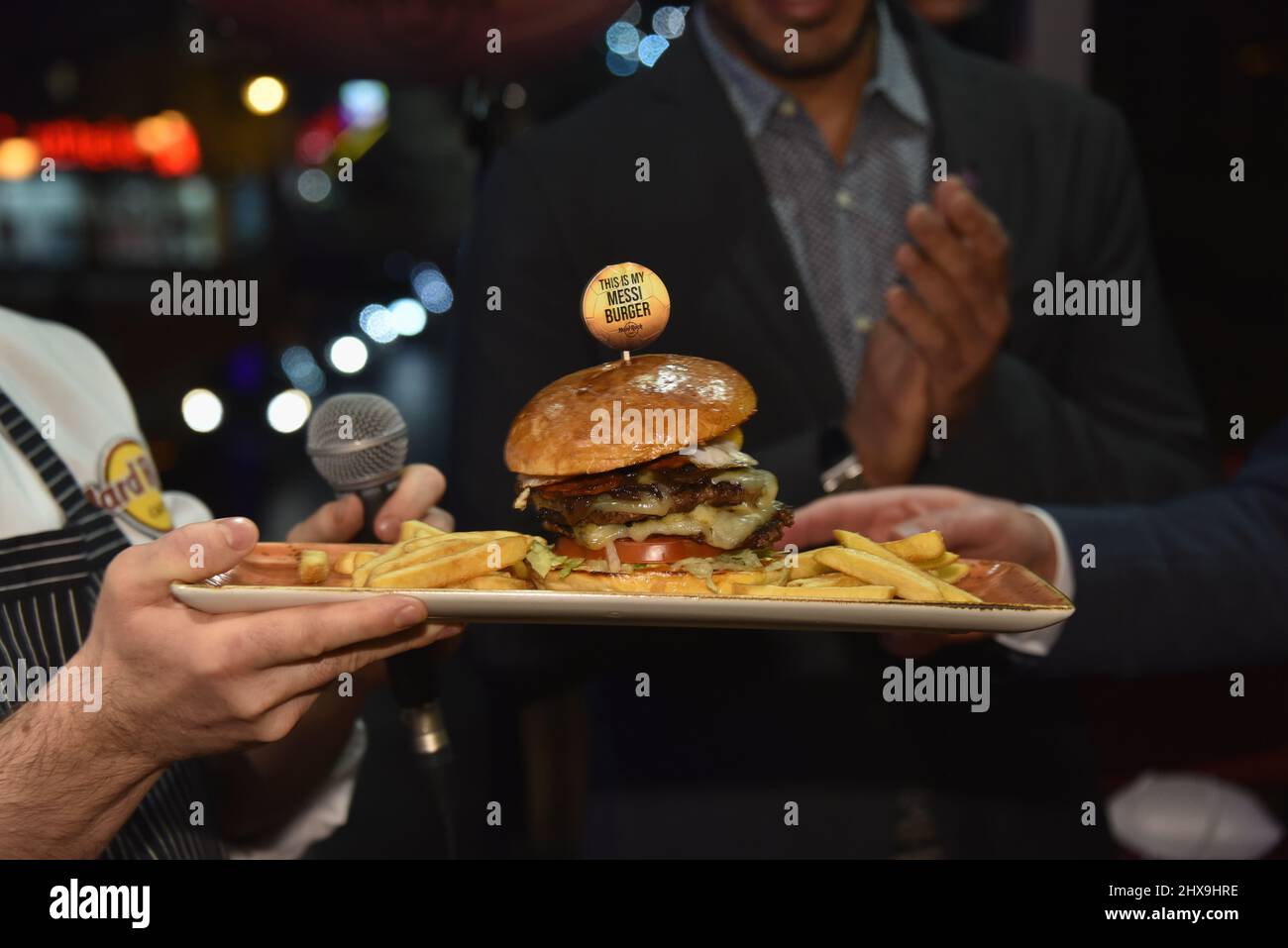 Lionel messi burger -Fotos und -Bildmaterial in hoher Auflösung – Alamy