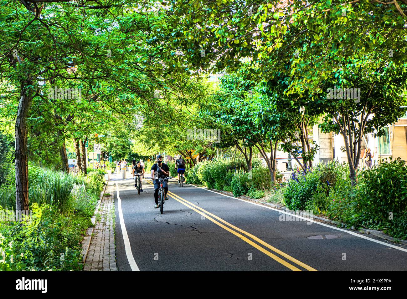 Bicycle lanes -Fotos und -Bildmaterial in hoher Auflösung – Alamy