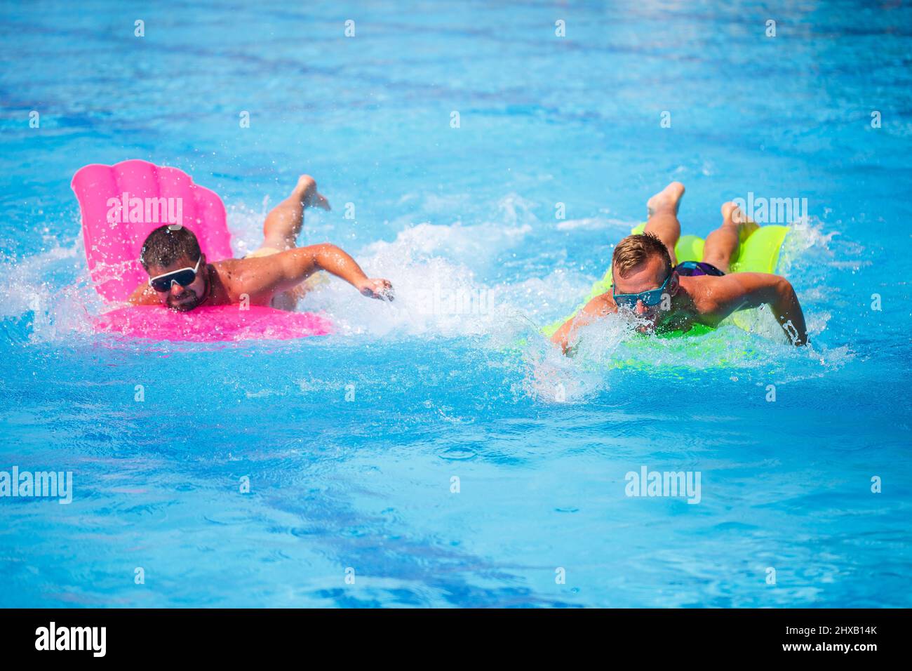 Alte männer baden -Fotos und -Bildmaterial in hoher Auflösung – Alamy