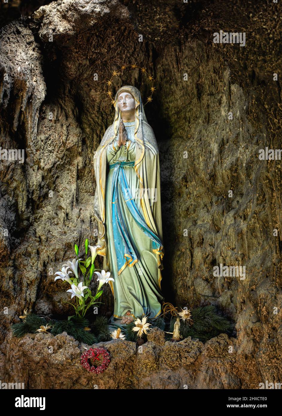 Grotte lourdes -Fotos und -Bildmaterial in hoher Auflösung - Seite 2 - Alamy