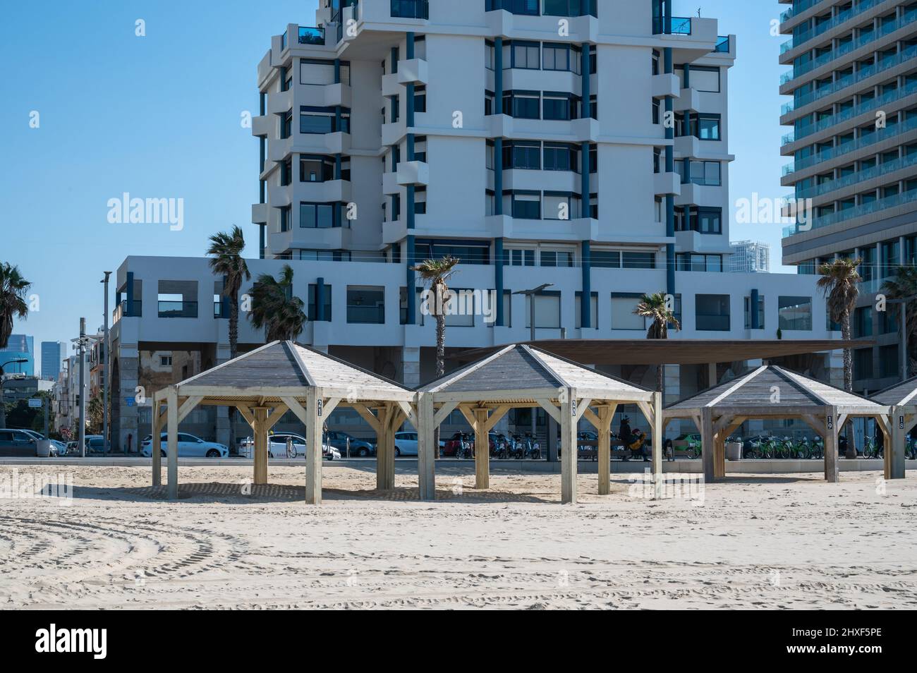 TEL AVIV, ISRAEL - 25. JANUAR 2022: Jerusalem Beach in Tel Aviv ...