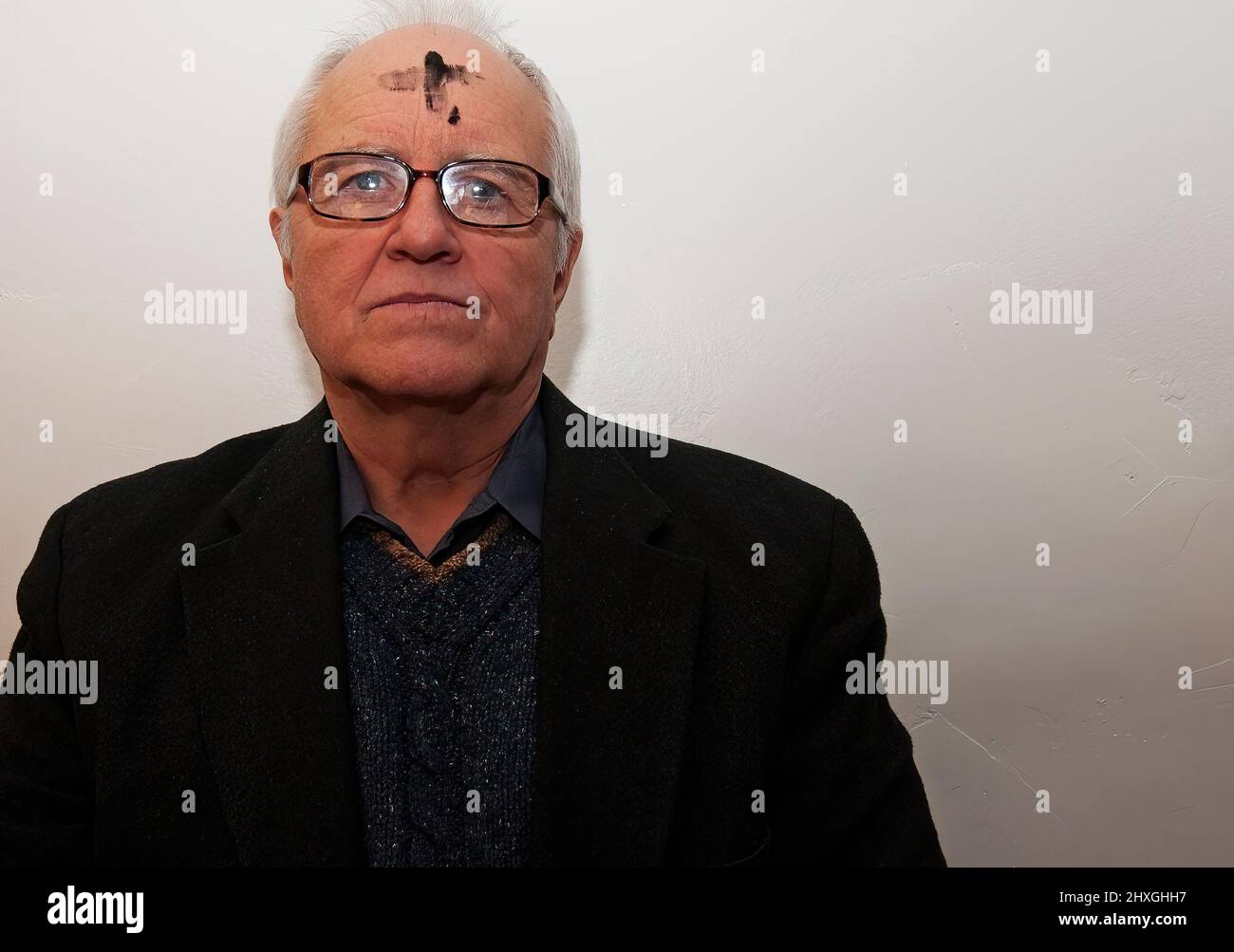 Aschekreuz auf der stirn -Fotos und -Bildmaterial in hoher Auflösung ...