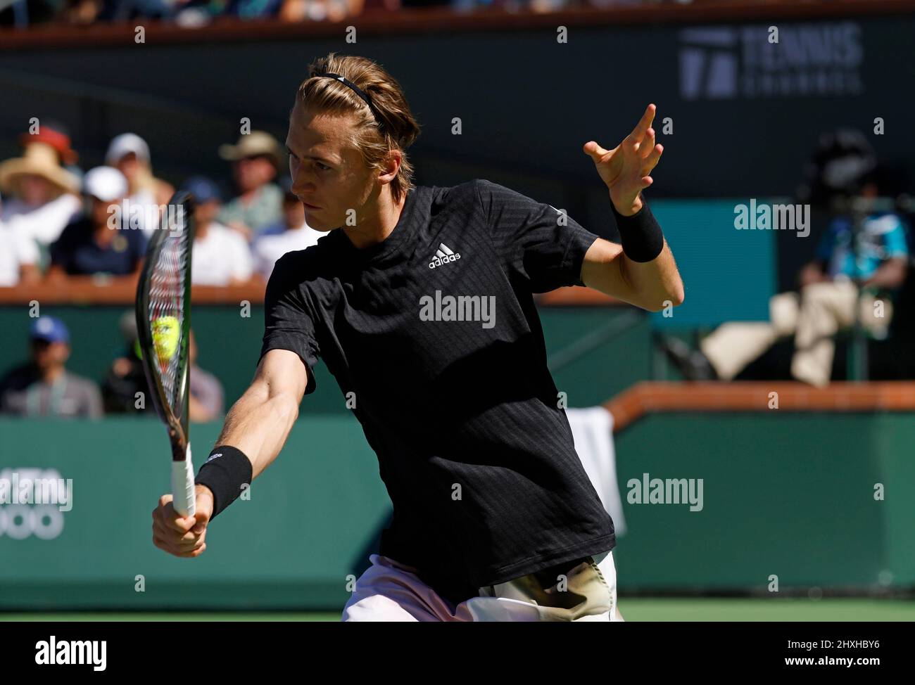 12. März 2022 Sebastian Korda gibt während der BNP Paribas Open 2022 im ...
