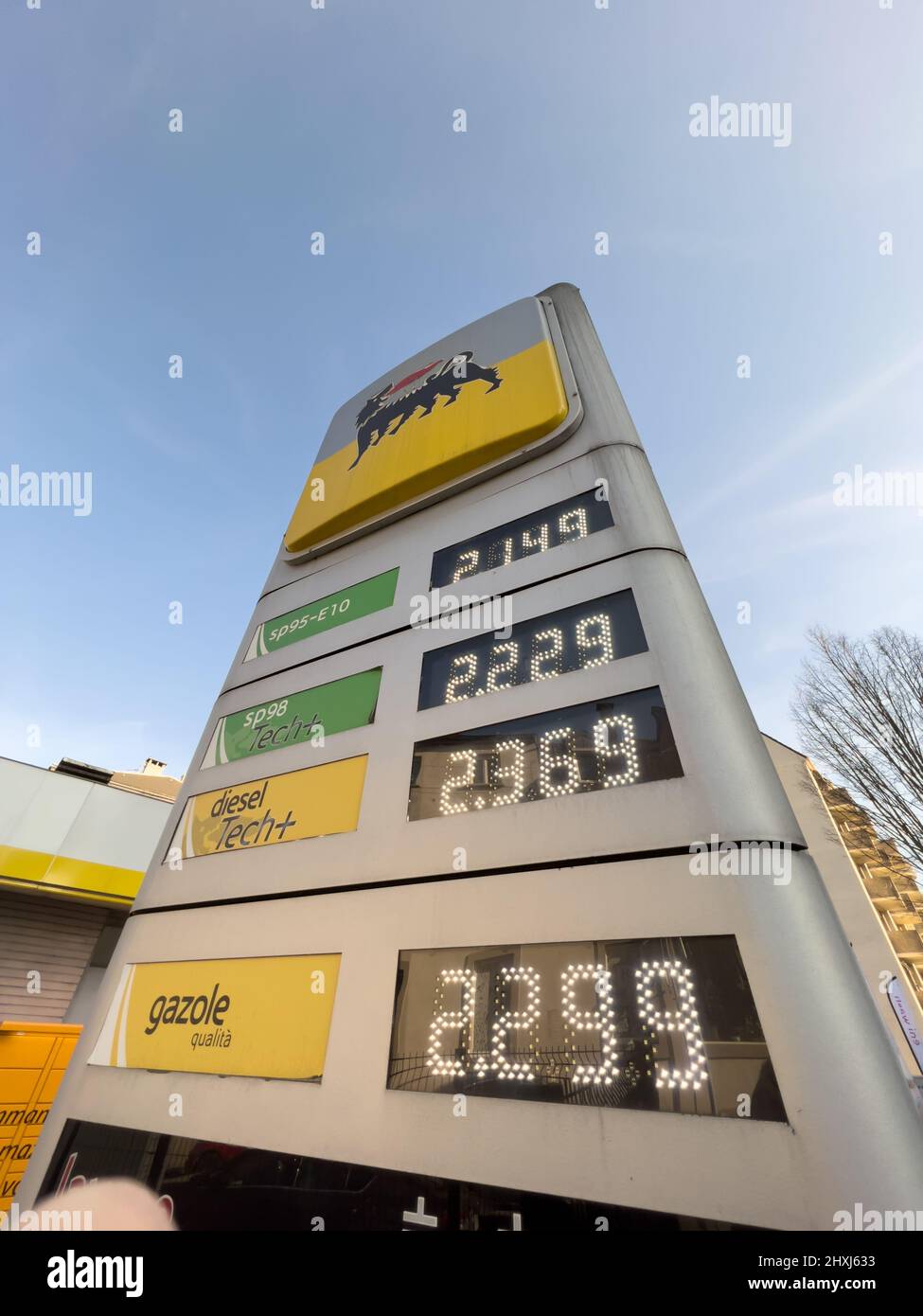 Straßburg, Frankreich - Mär 11 2022: Blick von unten auf die ...