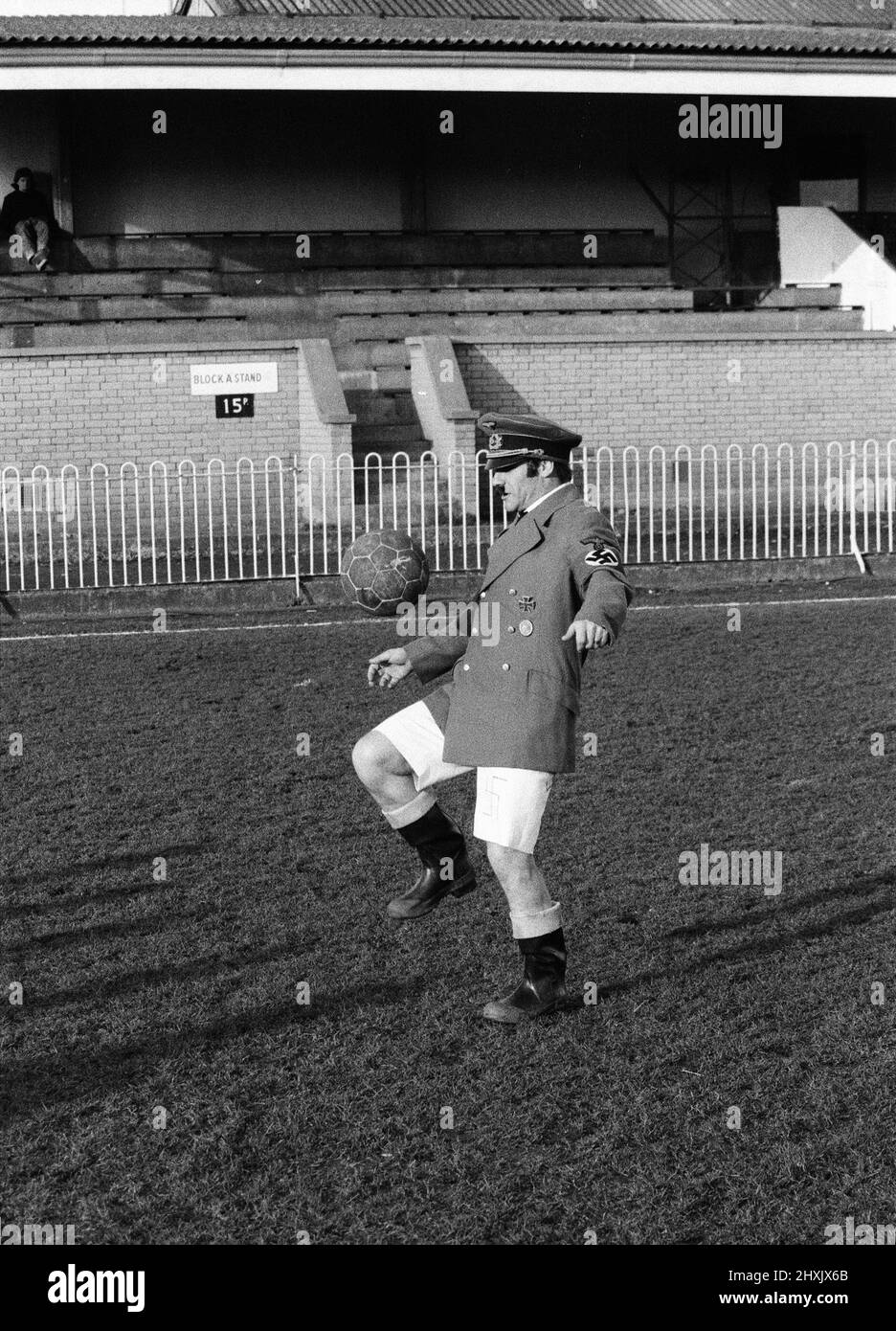 Freddie Starr, Comedian, im Wimbledon Football Club, um einige ...