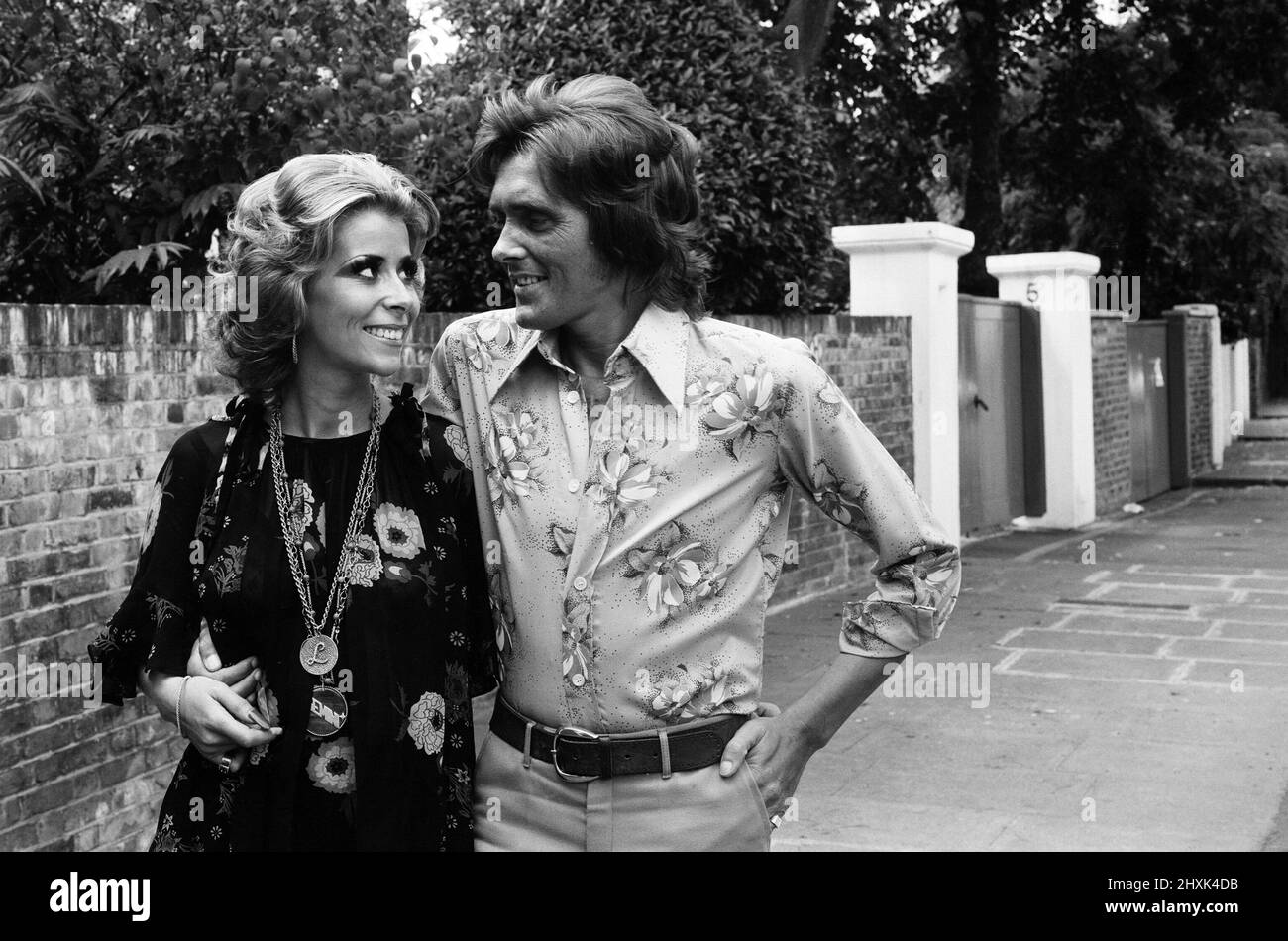 Der Popsänger Billy Fury, der nach einer großen Herzoperation in London ...