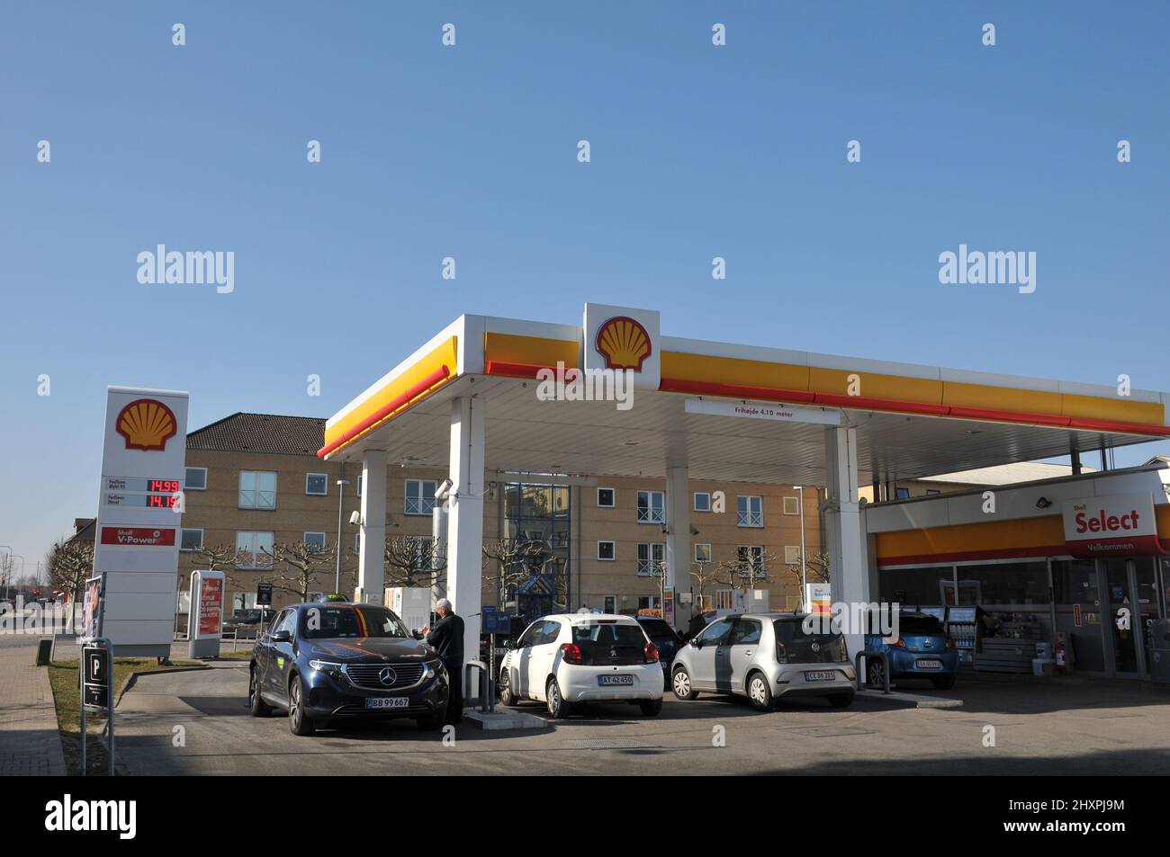 Benzin und benzin -Fotos und -Bildmaterial in hoher Auflösung – Alamy