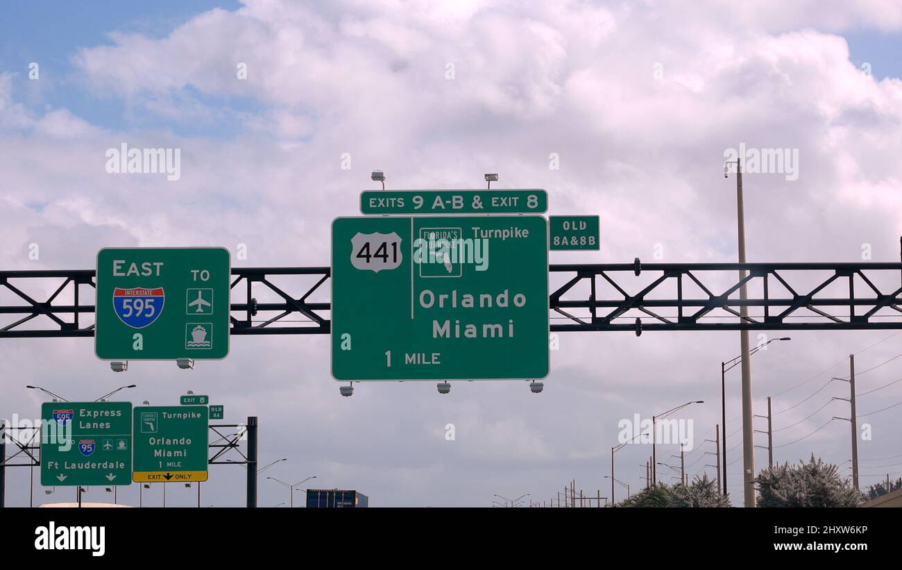 Grüne delphinstraße -Fotos und -Bildmaterial in hoher Auflösung - Seite ...