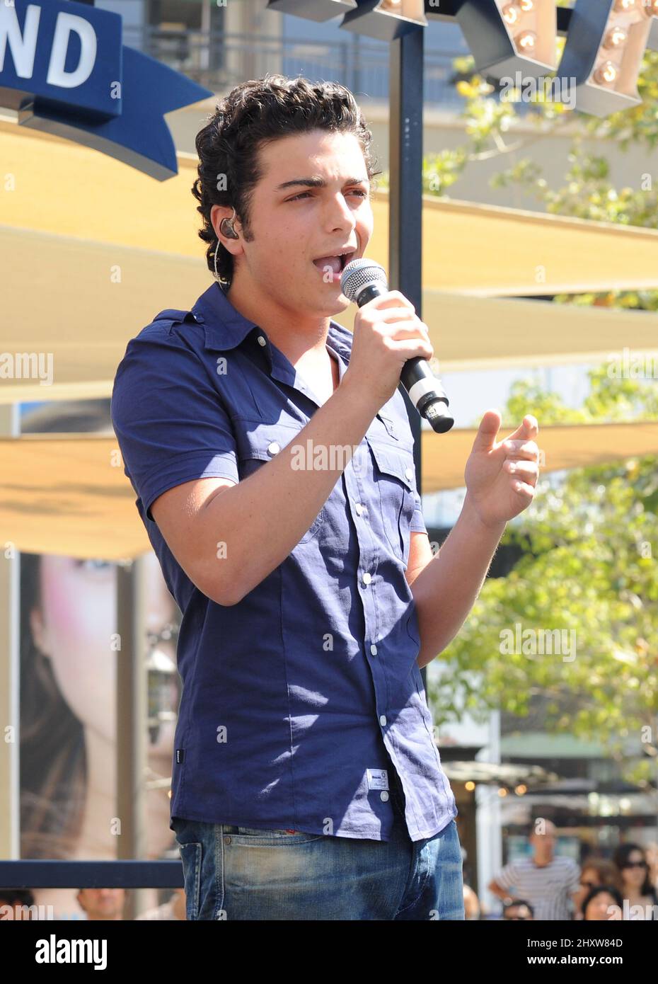 Gianluca Ginoble von Il Volo spielt live im Americana at Brand in ...