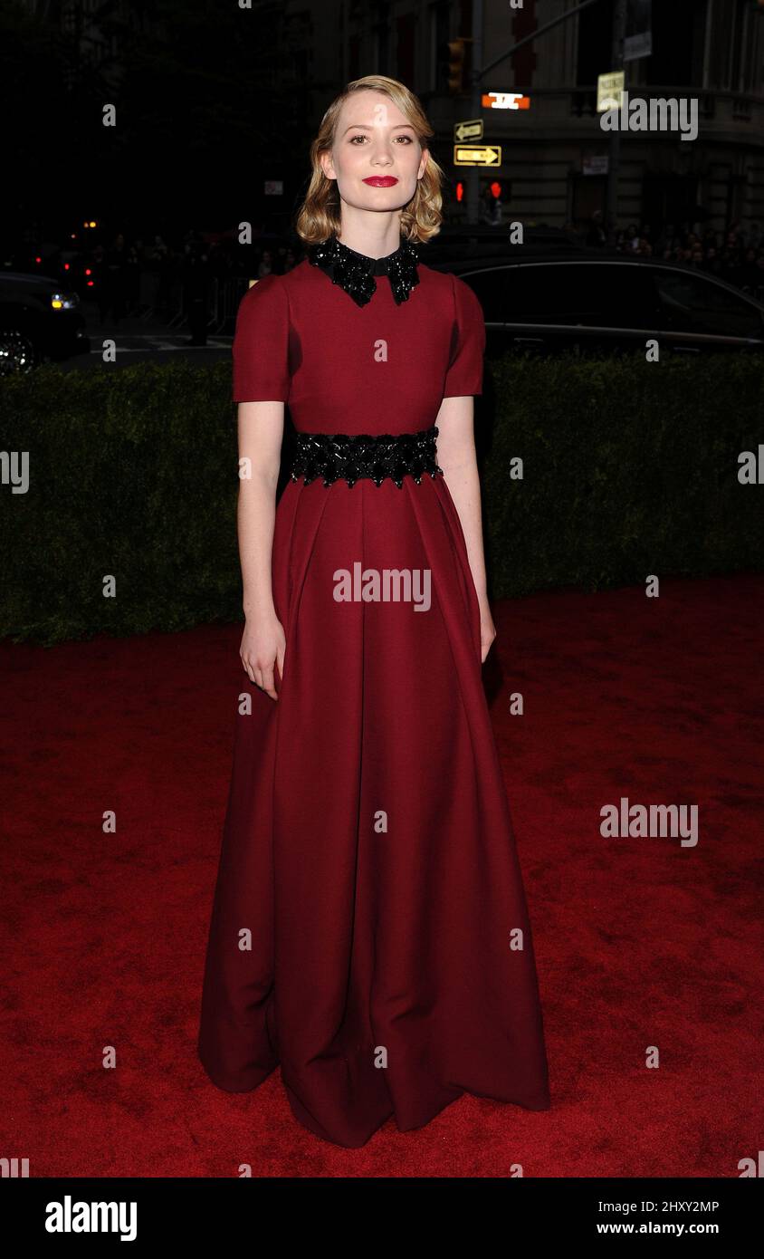 Mia schiaparelli und prada -Fotos und -Bildmaterial in hoher Auflösung – Alamy