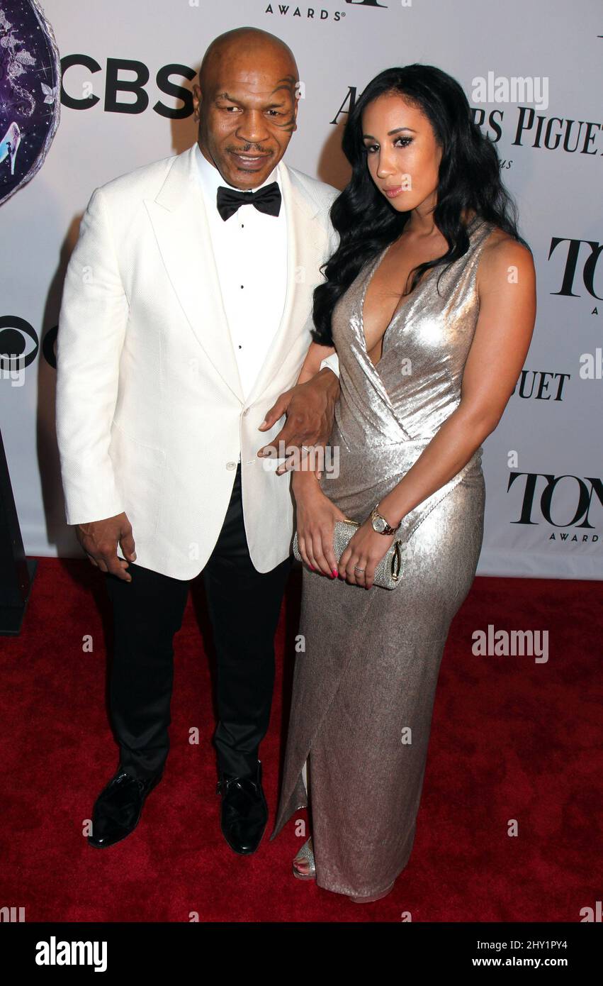 Kiki tyson and mike tyson -Fotos und -Bildmaterial in hoher Auflösung ...