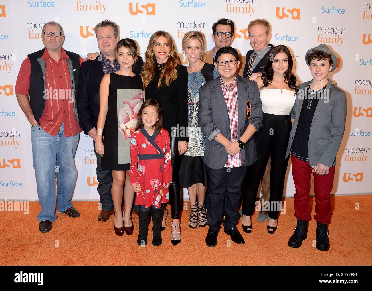 Ed O'Neill, Eric Stonestreet, Sarah Hyland, Aubrey Anderson-Emmons ...