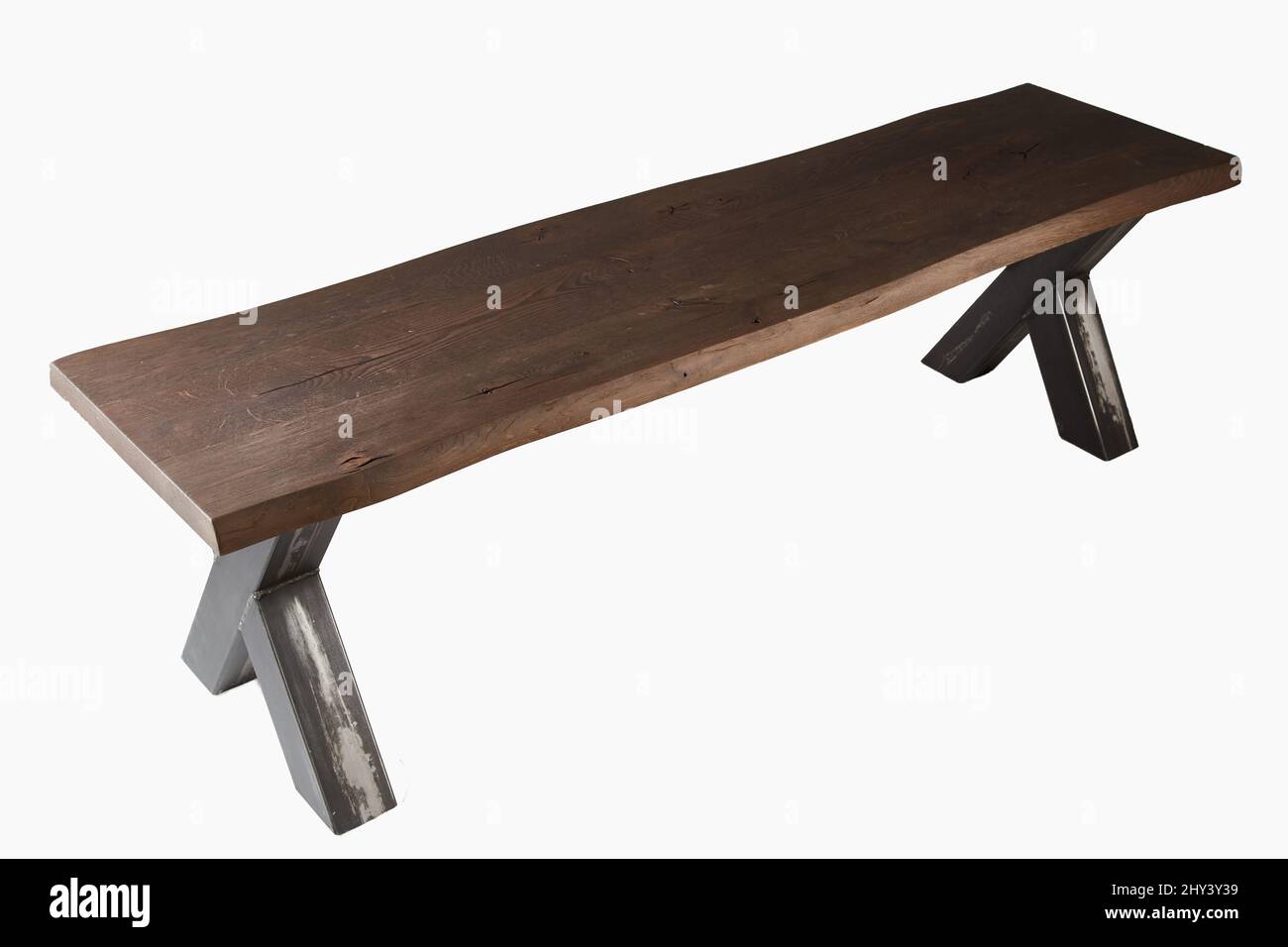 Bank aus holz und metall -Fotos und -Bildmaterial in hoher Auflösung – Alamy