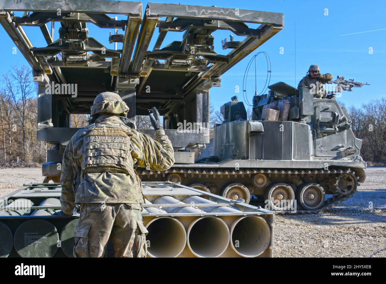 US-Soldaten, die der 41. Field Artillery Brigade zugewiesen wurden ...