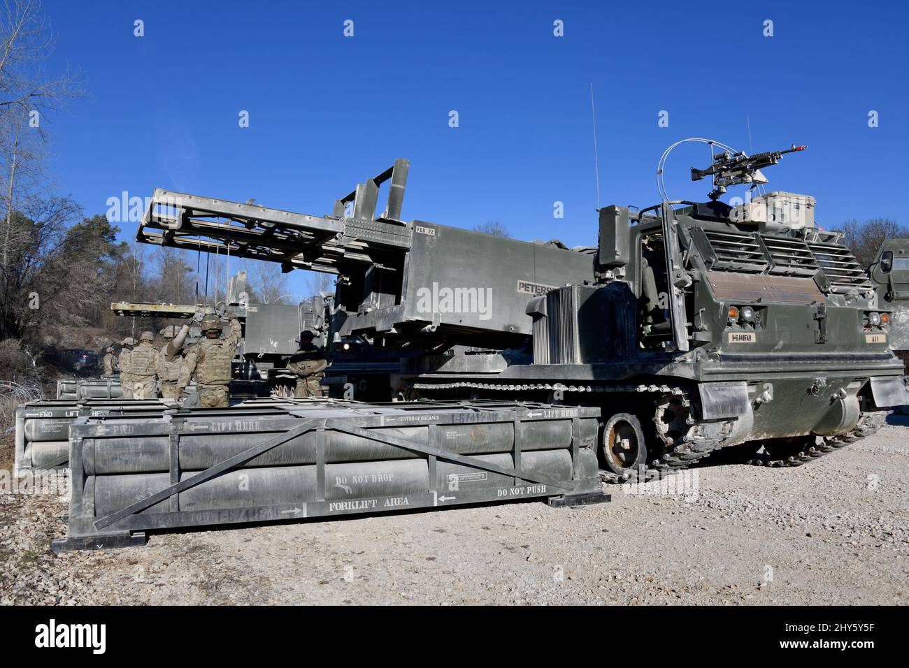 US-Soldaten, die der 41. Field Artillery Brigade zugewiesen wurden ...
