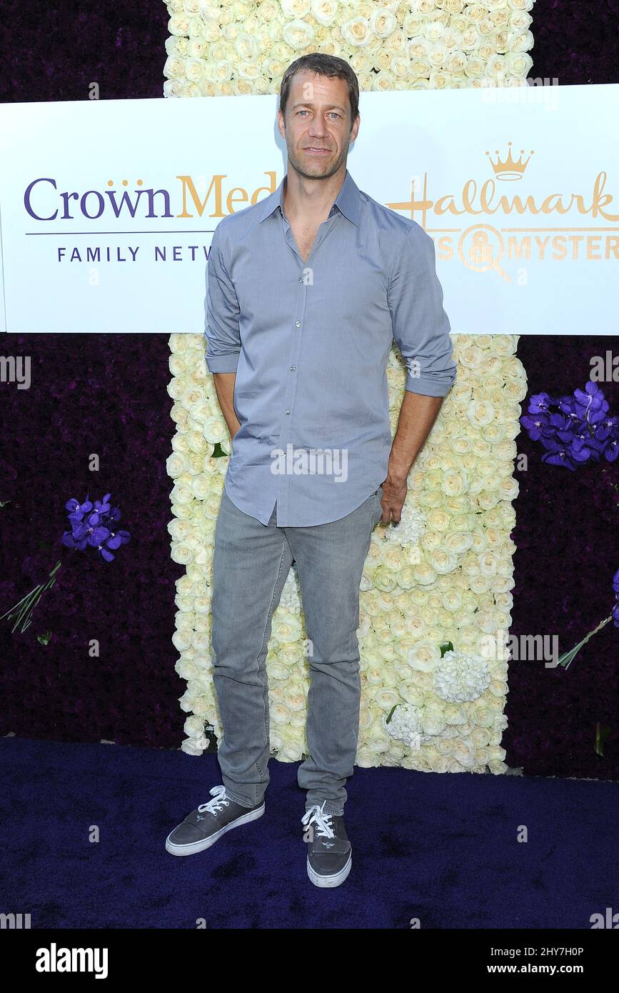 Colin Ferguson besucht den Hallmark Channel von Crown Media Family ...