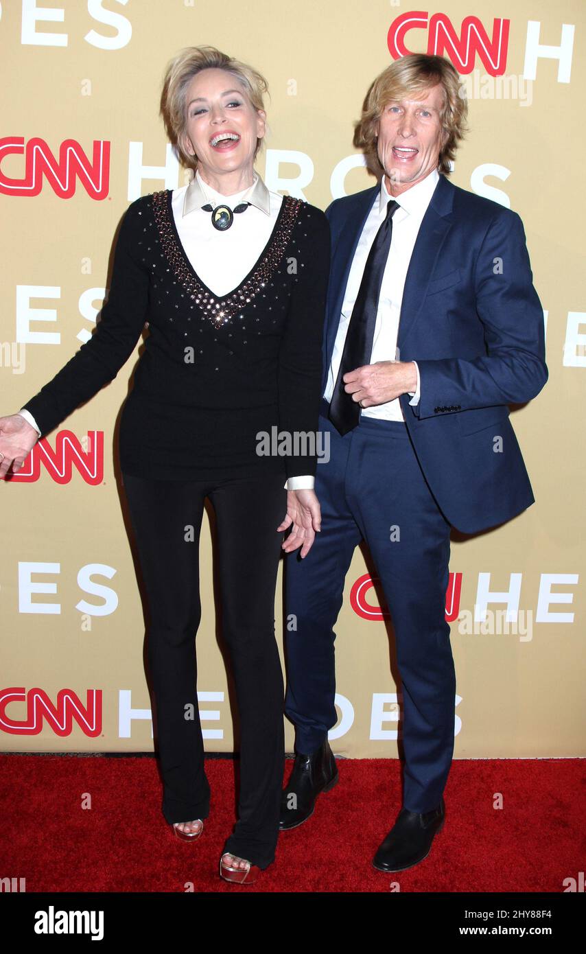 Sharon stone scott woodward cnn heroes -Fotos und -Bildmaterial in ...