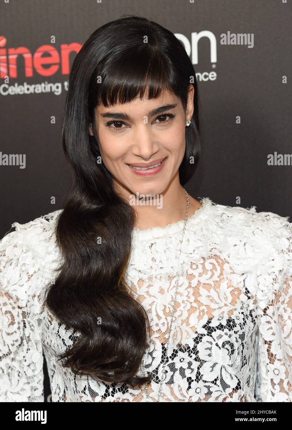 Sofia Boutella kommt zu den Focus Features und feiert 15 Jahre und Eine ...