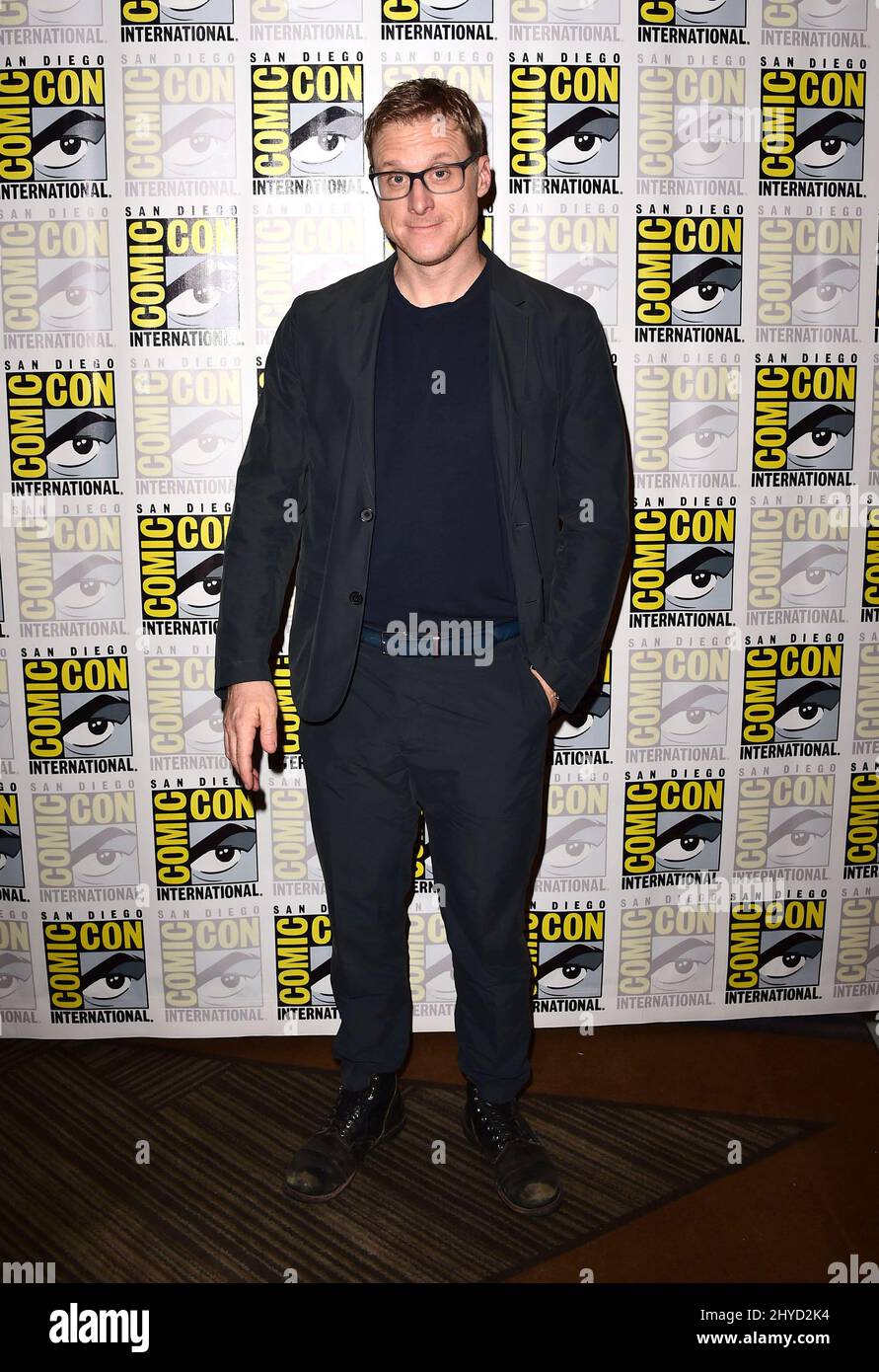 Alan Tudyk nahm an der „Holistic Detective Agency von Dirk Gently“ der ...