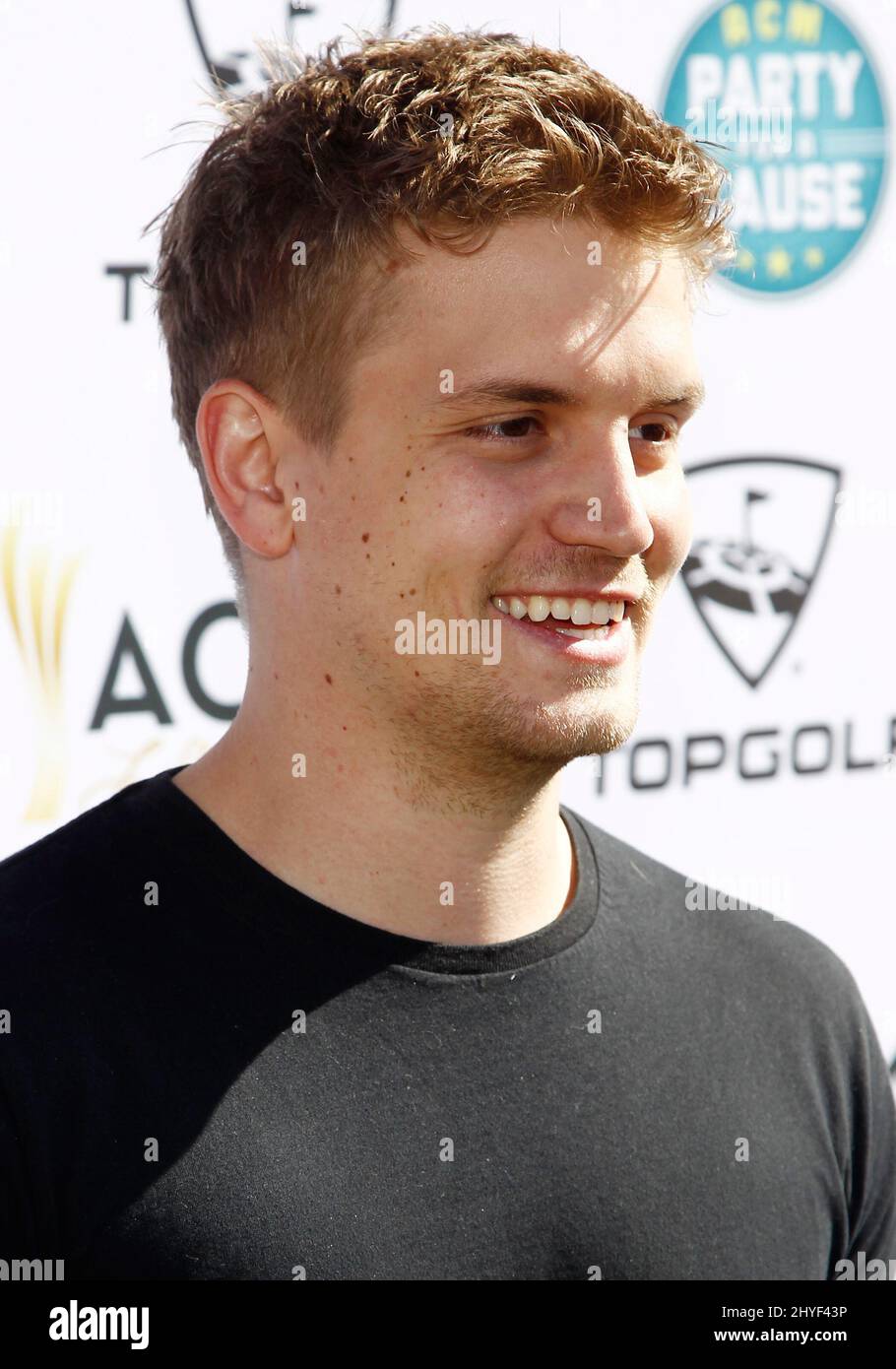 Levi Hummon beim ACM Lifting Lives das Topgolf-T-Off fand am 14. April ...
