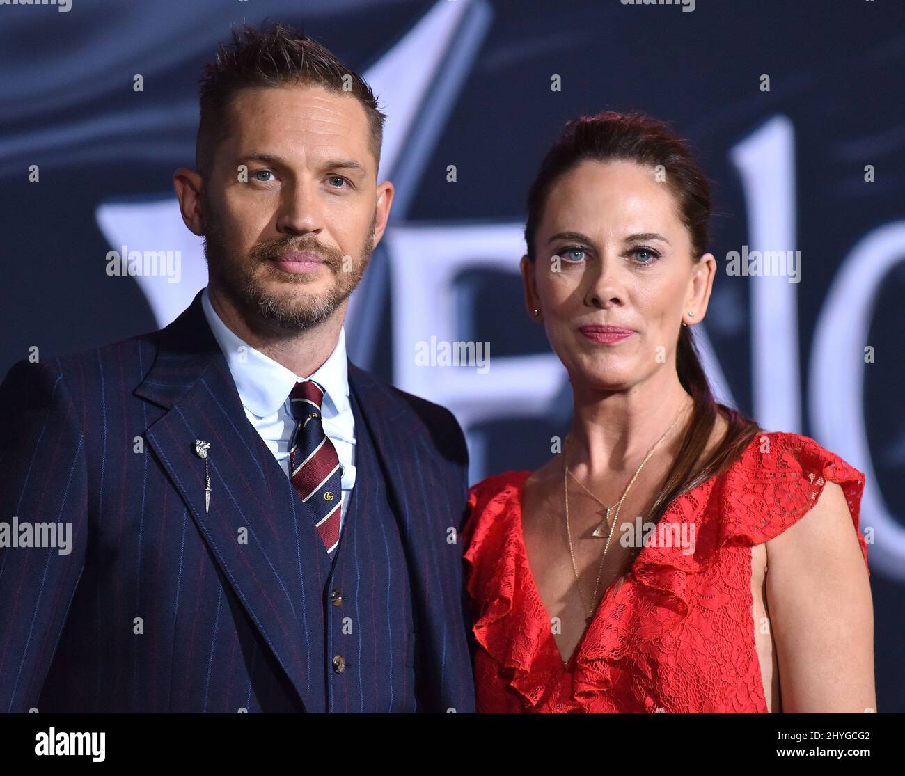 Tom Hardy und Kelly Marcel kommen zur Premiere von „Venom“ am 1 ...