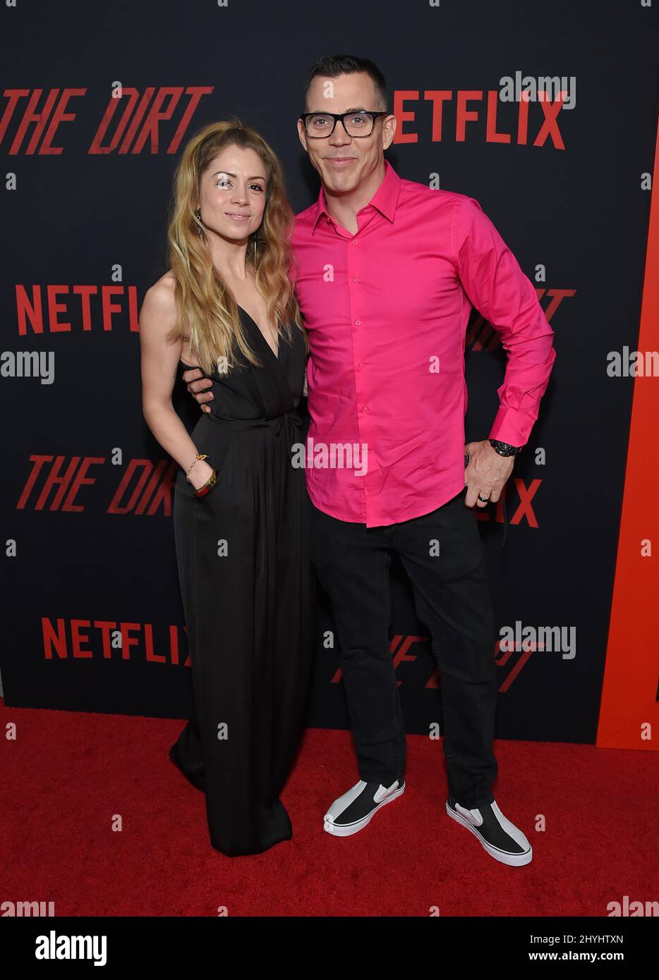Steve-O und Lux Wright bei der Netflix-Weltpremiere „The Dirt“, die am ...